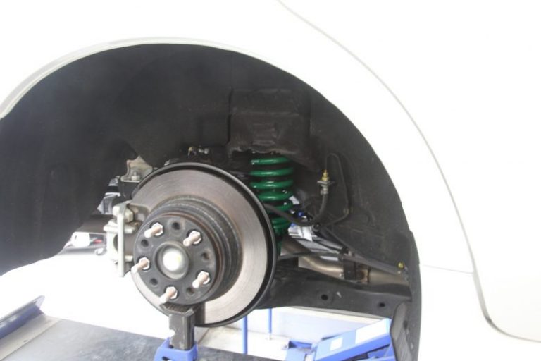 ジェイド FR5 TEIN車高調取り付けと四輪アライメント - カー用品持込取り付け専門店 フラットフィールド ・四輪アライメント・サスペンション交換