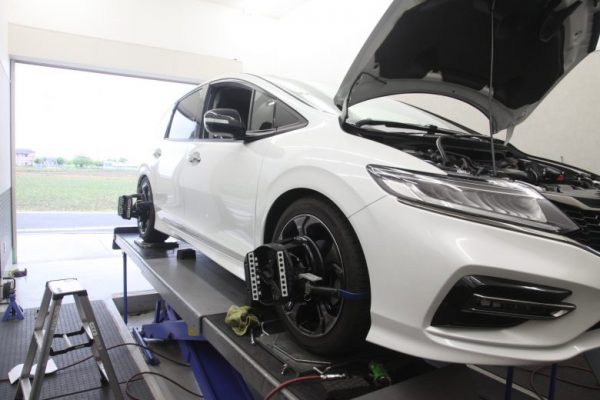 ジェイド FR5 TEIN車高調取り付けと四輪アライメント - カー用品持込取り付け専門店 フラットフィールド ・四輪アライメント・サスペンション交換