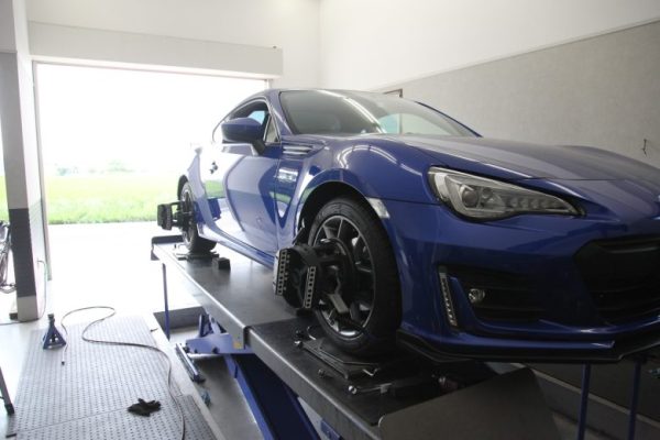 BRZ ZC6 1G締めと四輪アライメント ｜ カー用品持込取り付け専門店 フラットフィールド ・四輪アライメント・サスペンション交換