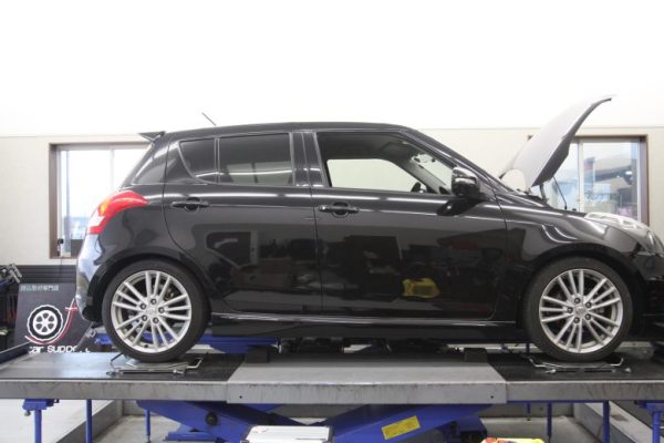 スイフト ZC32 レーシングギアダウンサス取り付けと四輪アライメント ｜ カー用品持込取り付け専門店 フラットフィールド ・四輪アライメント・サスペンション交換