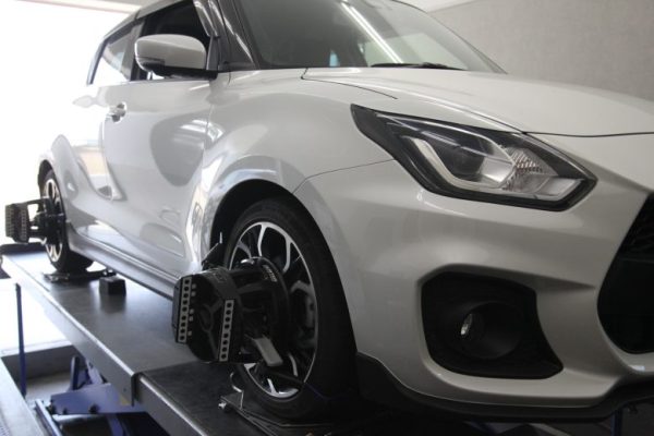 スイフト ZC33S SWKダウンサス取り付けと四輪アライメント ｜ カー用品持込取り付け専門店 フラットフィールド ・四輪アライメント・サスペンション交換