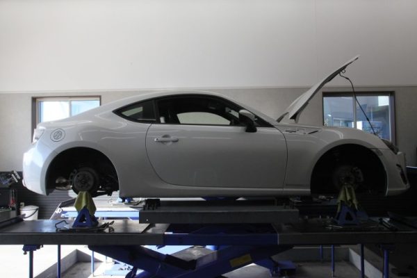 ZN6 86 1G締め直しと四輪アライメント ｜ カー用品持込取り付け専門店 フラットフィールド ・四輪アライメント・サスペンション交換