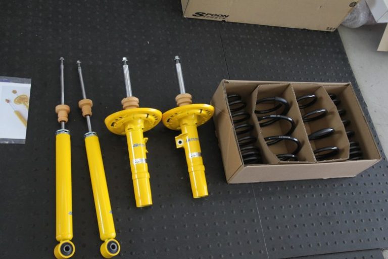 シビック FK7 SPOONのショックとアイバッハのダウンサス交換と四輪アライメント ｜ カー用品持込取り付け専門店 フラットフィールド ・四 ...