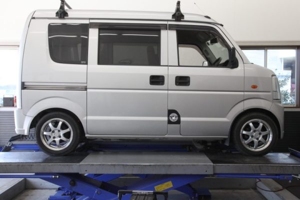 エブリイ DA64 ダウンサス取付と四輪アライメント ｜ カー用品持込取り付け専門店 フラットフィールド ・四輪アライメント・サスペンション交換