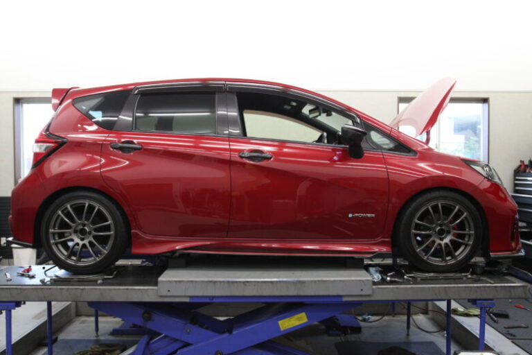 ノート E12 TEIN車高調取り付けと四輪アライメント ｜ カー用品持込取り付け専門店 フラットフィールド ・四輪アライメント・サスペンション交換