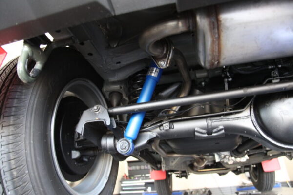 ジムニー JB64W KYB MCサスペンション取り付け 1G締め ｜ カー用品持込取り付け専門店 フラットフィールド ・四輪アライメント・サスペンション交換