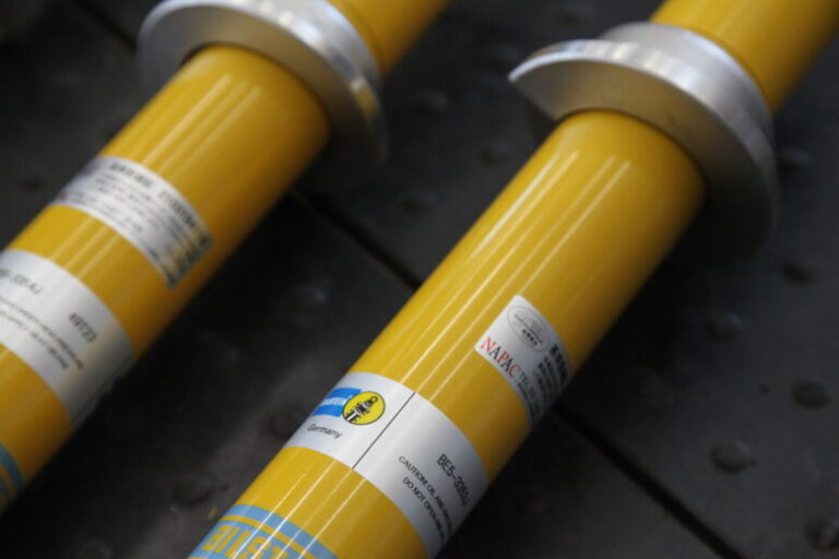 ロードスター ND5RC ビルシュタインB12取り付けと四輪アライメント ｜ カー用品持込取り付け専門店 フラットフィールド ・四輪アライメント・サスペンション交換